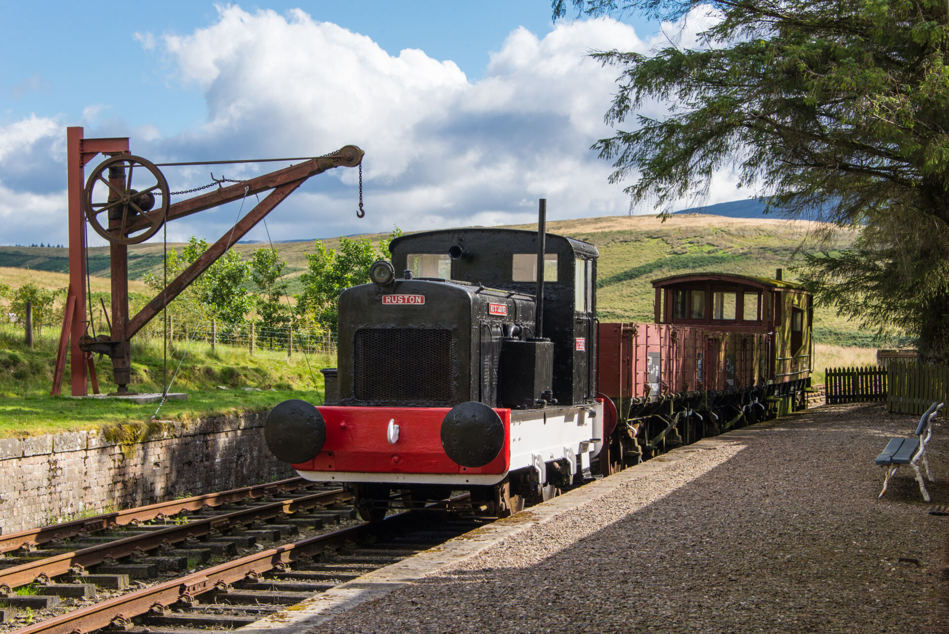 House hits market with own TRAIN and private working railway for £ ...