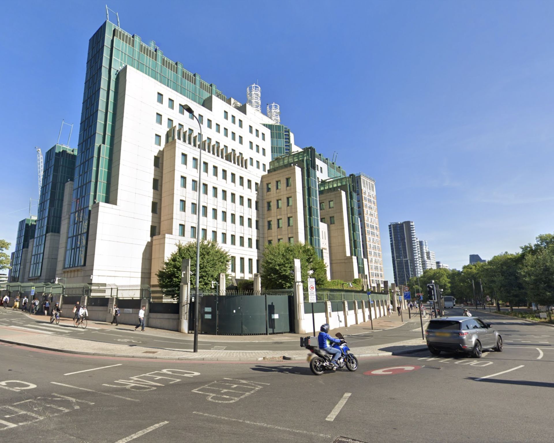 MI6 wants tech geek to combat threat of Artificial Intelligence ROBOTS ...