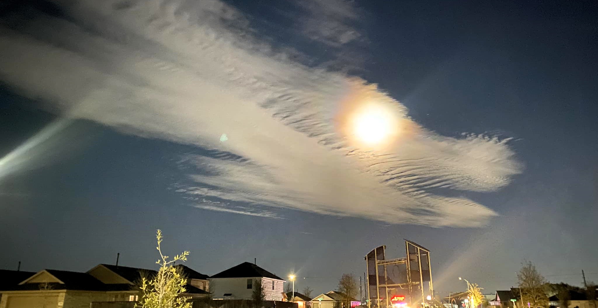 Are you cirrus? Dragon-shaped cloud spotted by shocked woman - What's ...