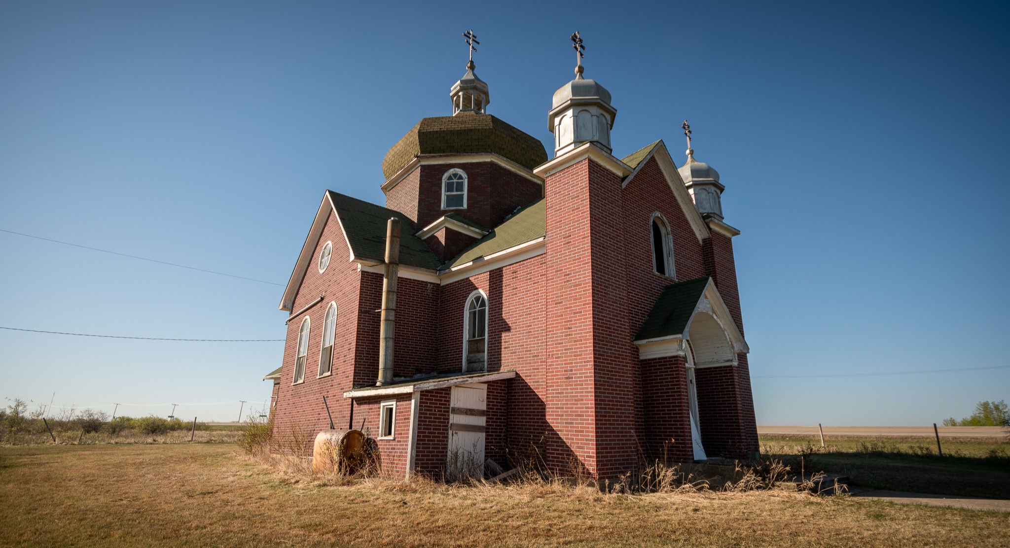 Man discovers entire abandoned town with church, post office and homes ...