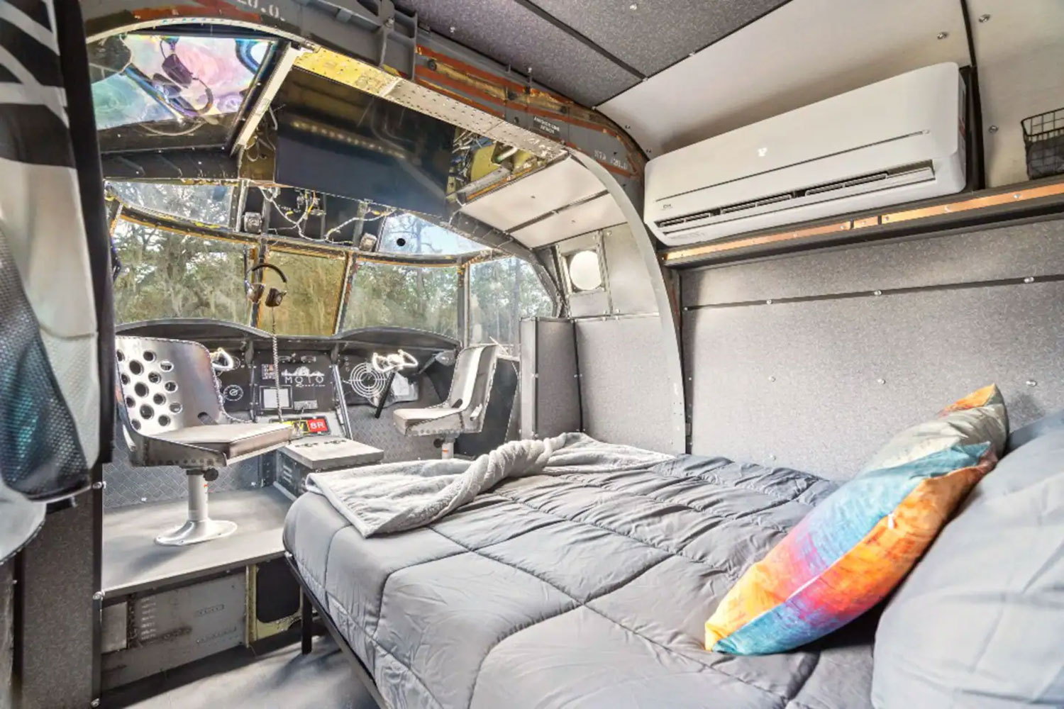 Airbnb lets you sleep inside Chinook helicopter flown by military vet ...