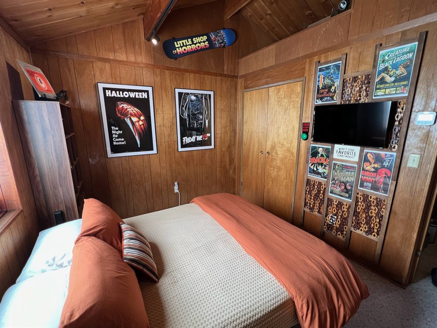 Inside horror movie-inspired Airbnb where people are dying to spend ...