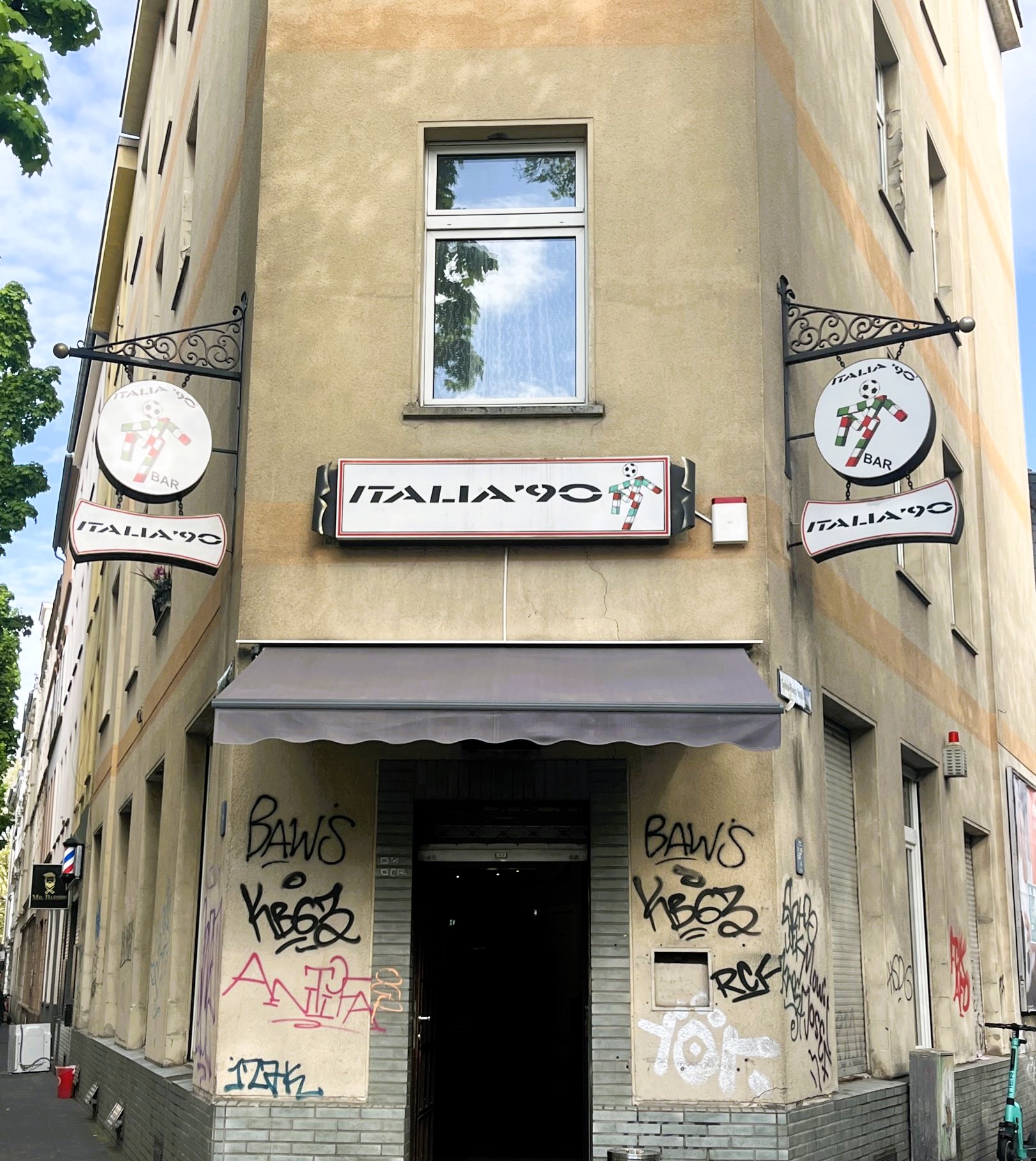 Italia 90-themed pub is winner with football fans - What's The Jam