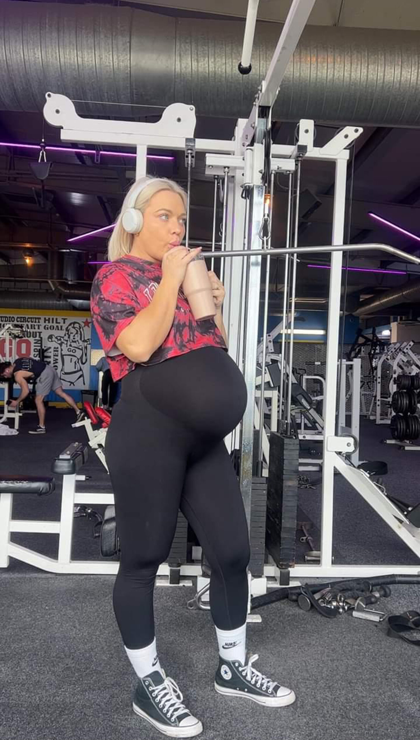 Pregnant bodybuilder, 32, hits back at critics who say she’s putting ...