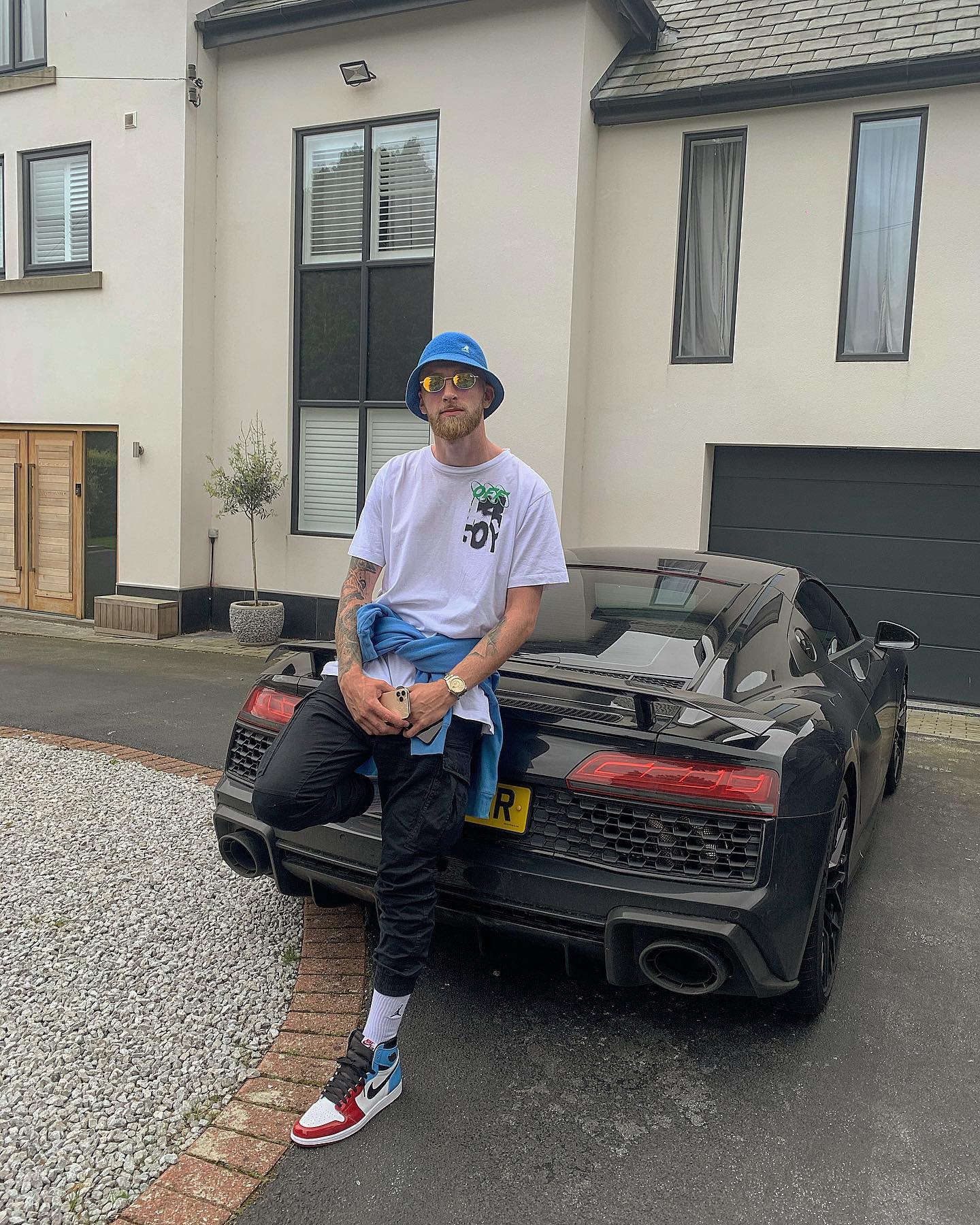 Joker footie fans gift pale British striker Oli McBurnie Aftersun after ...