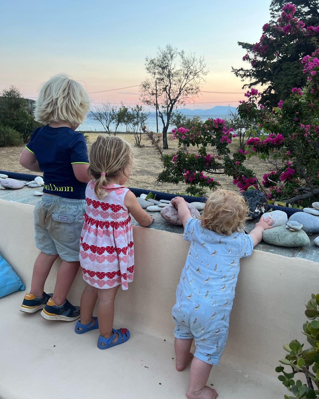 Boris Johnson shows off new ‘rock band’ look in holiday snap taken by ...