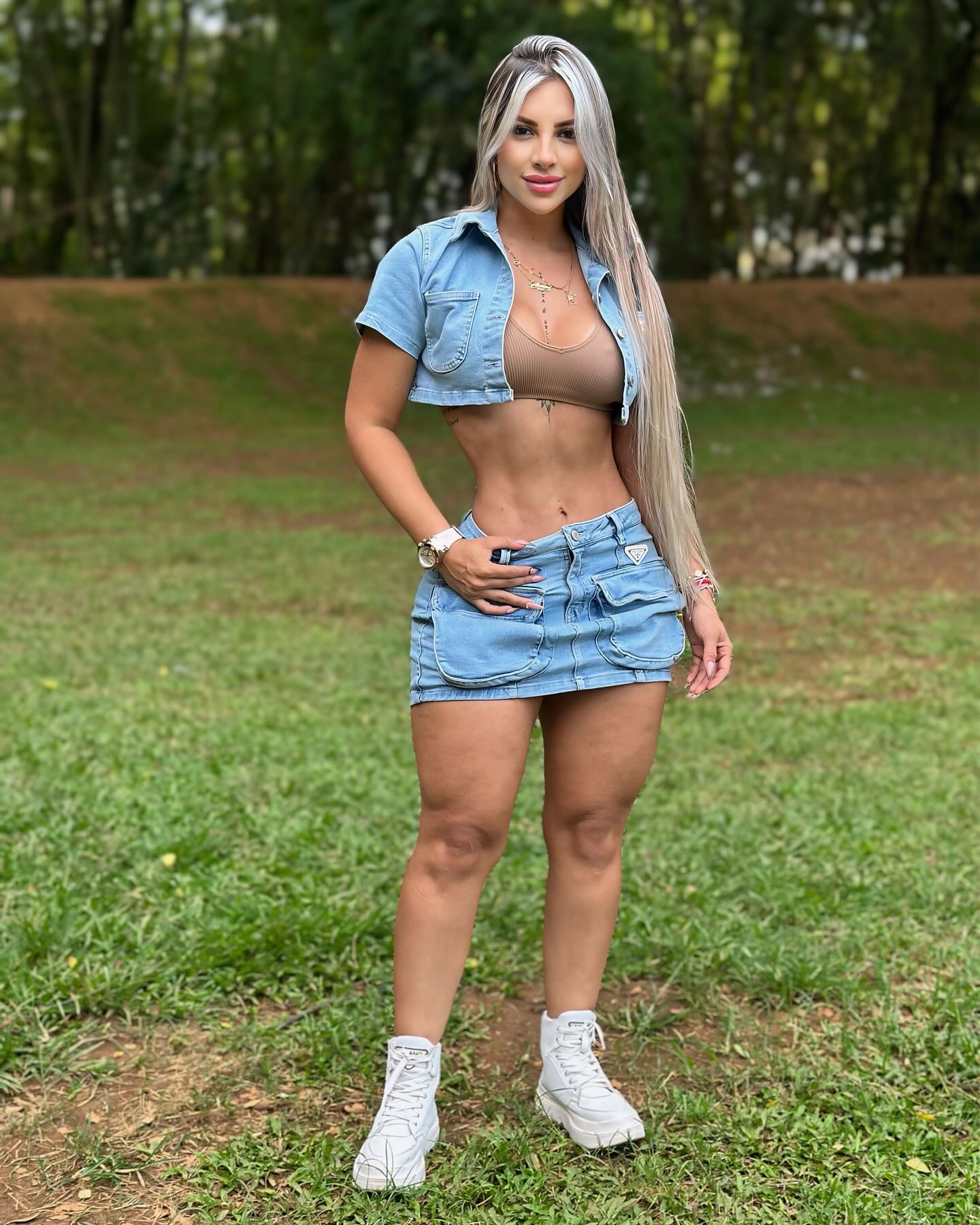 Footy fans distracted by ‘hot’ cop patrolling stadium - What's The Jam