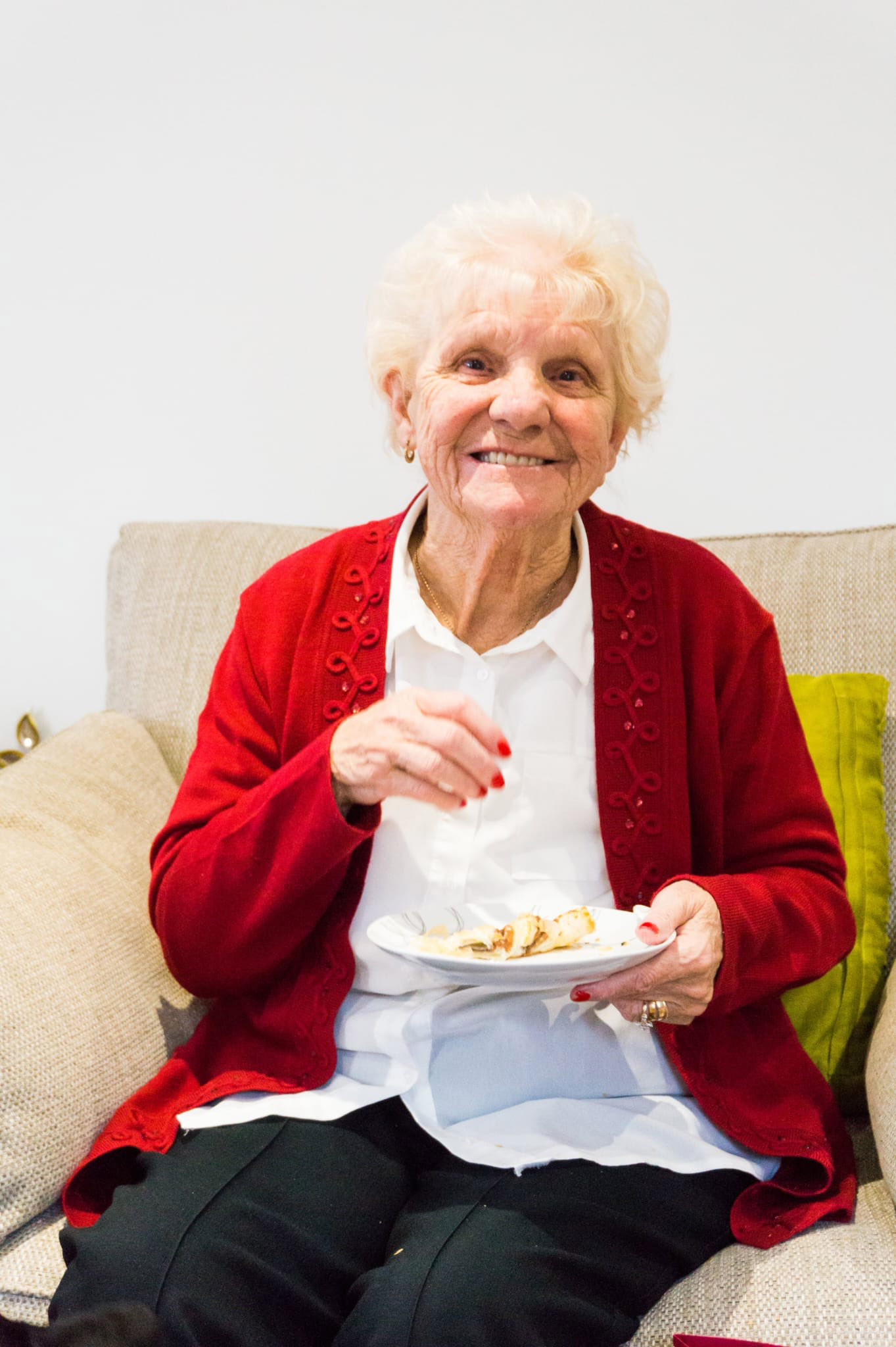 The heartbreaking moment granddaughter introduces herself to nan with ...