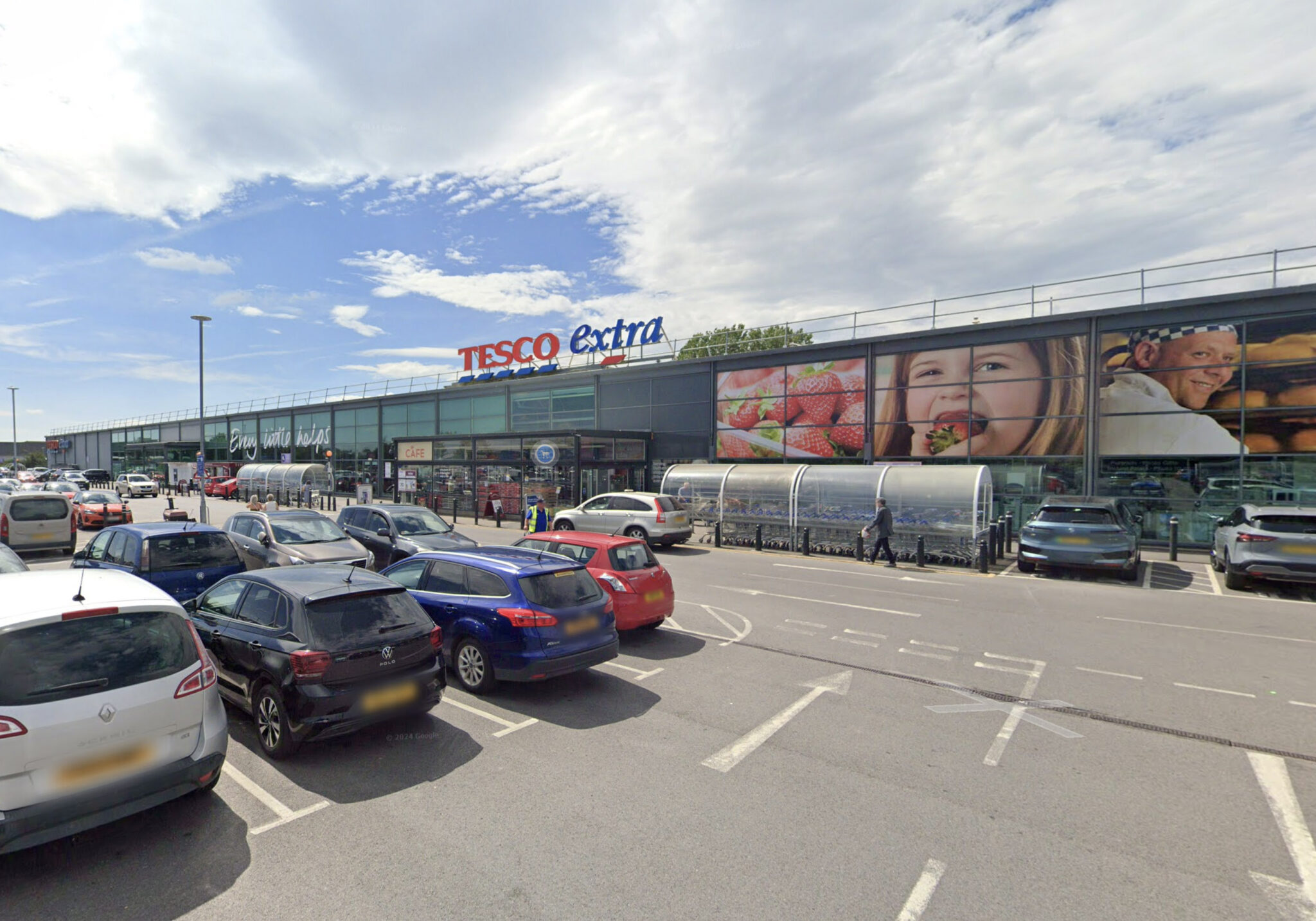 Horrified shopper finds bug infestation in her bag of Tesco flour ...