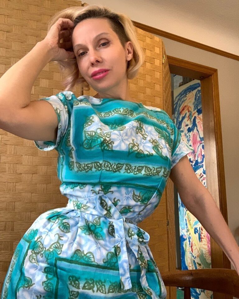 ‘I wear a corset 23 hours a day – my waist is 15.7 inches but I want it ...