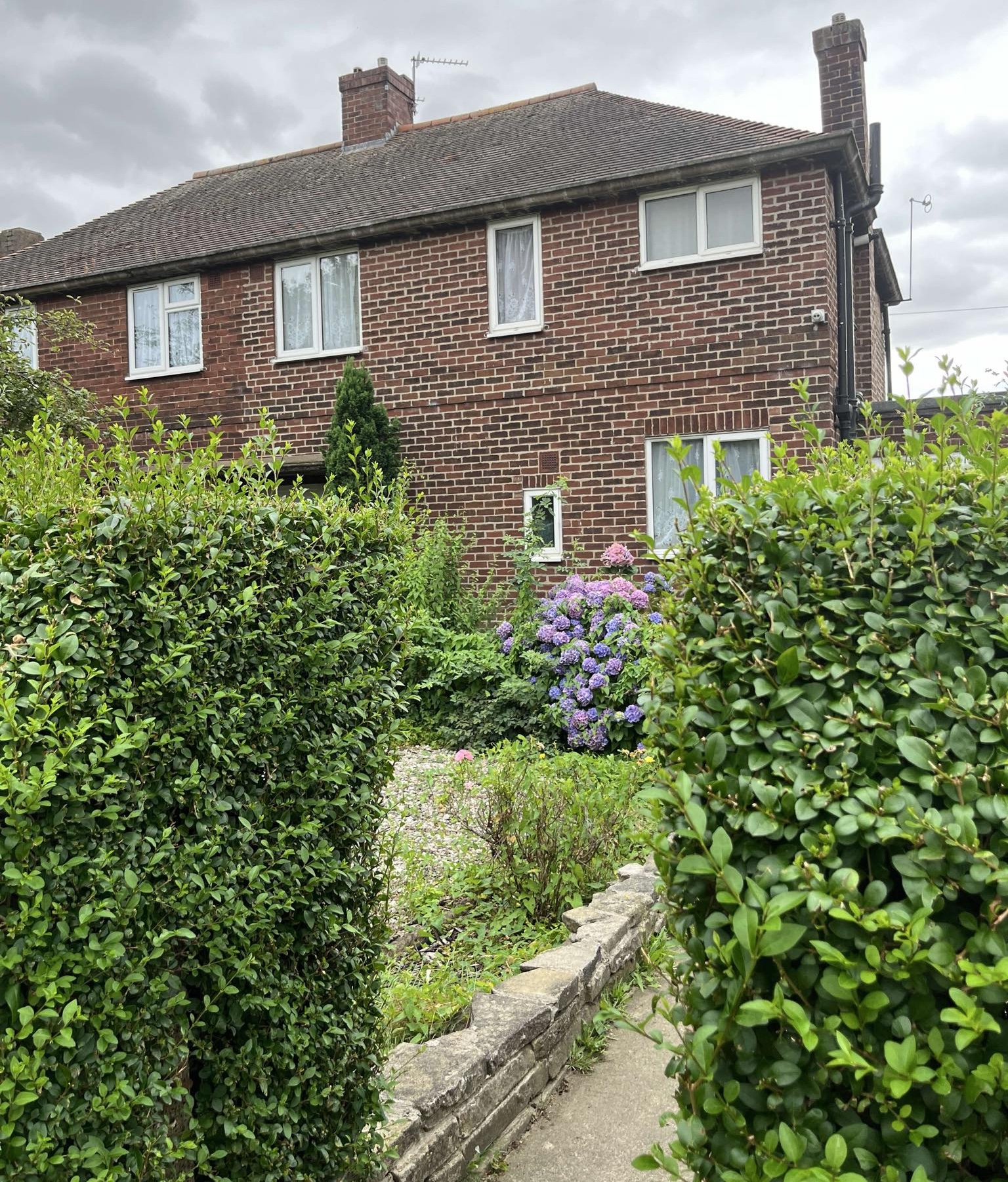 Mum ‘stroked by violent poltergeist’ while spending night in Britain’s ...