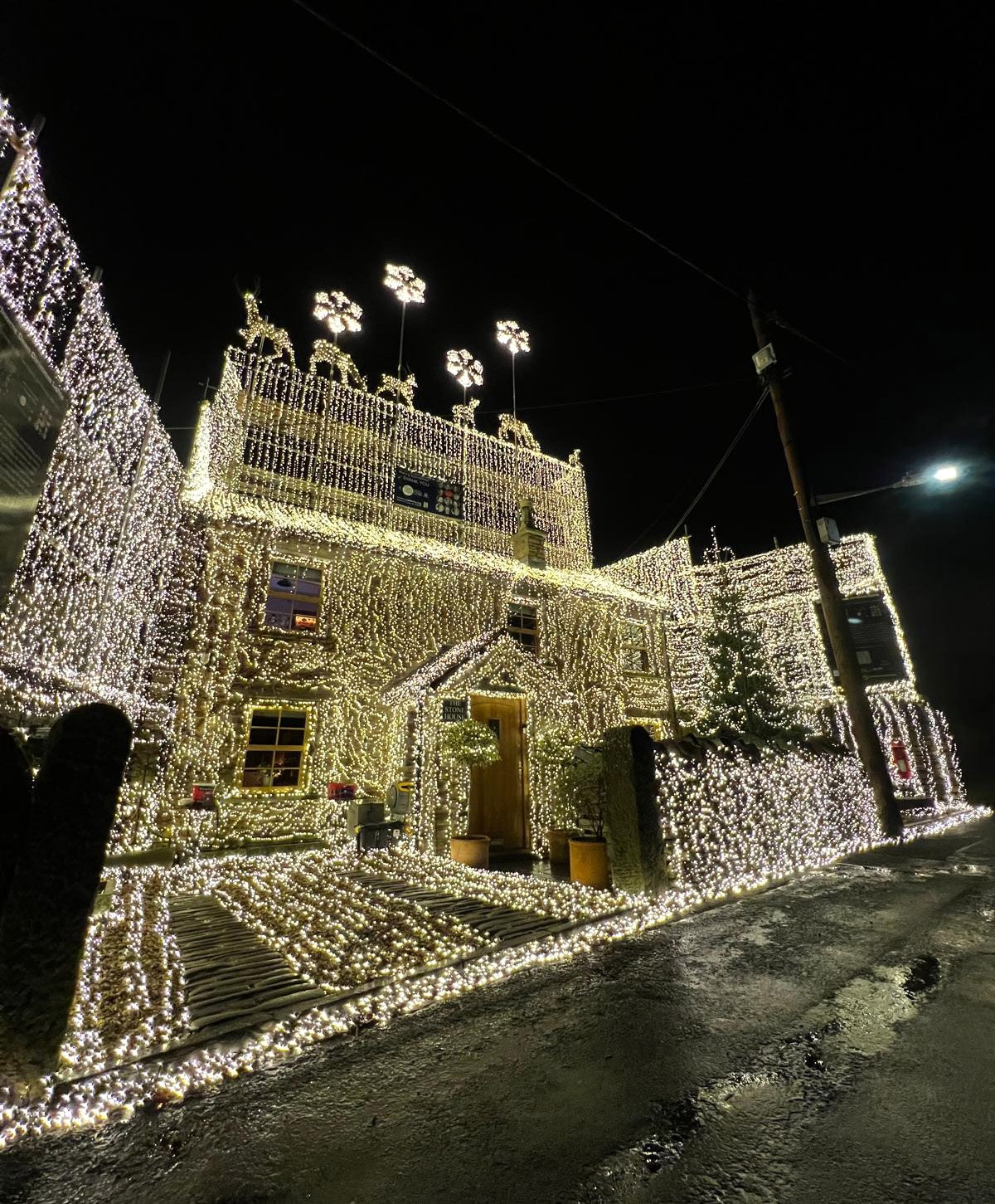 Britain’s most festive home festooned with 200,000 Christmas lights ...
