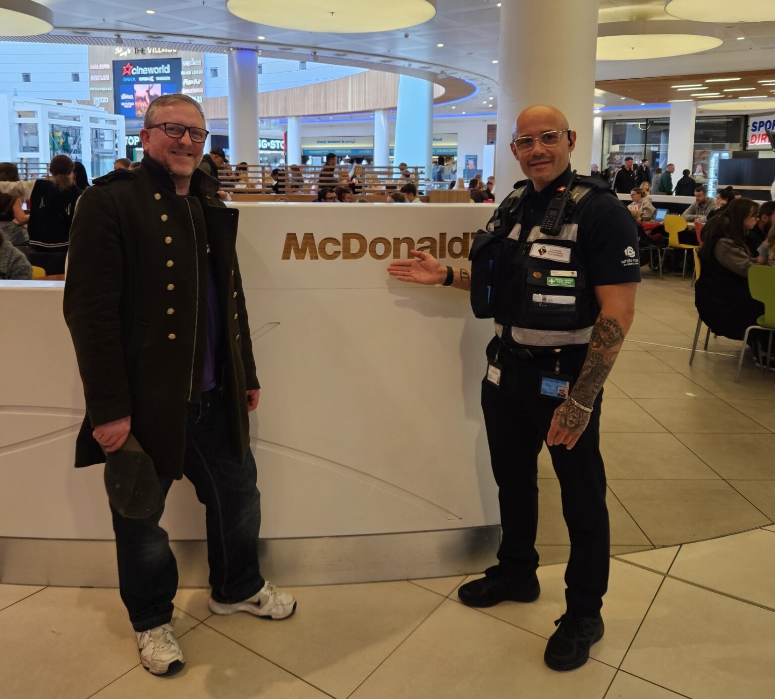 British diner takes it upon himself to fix glaring McDonald’s sign ...