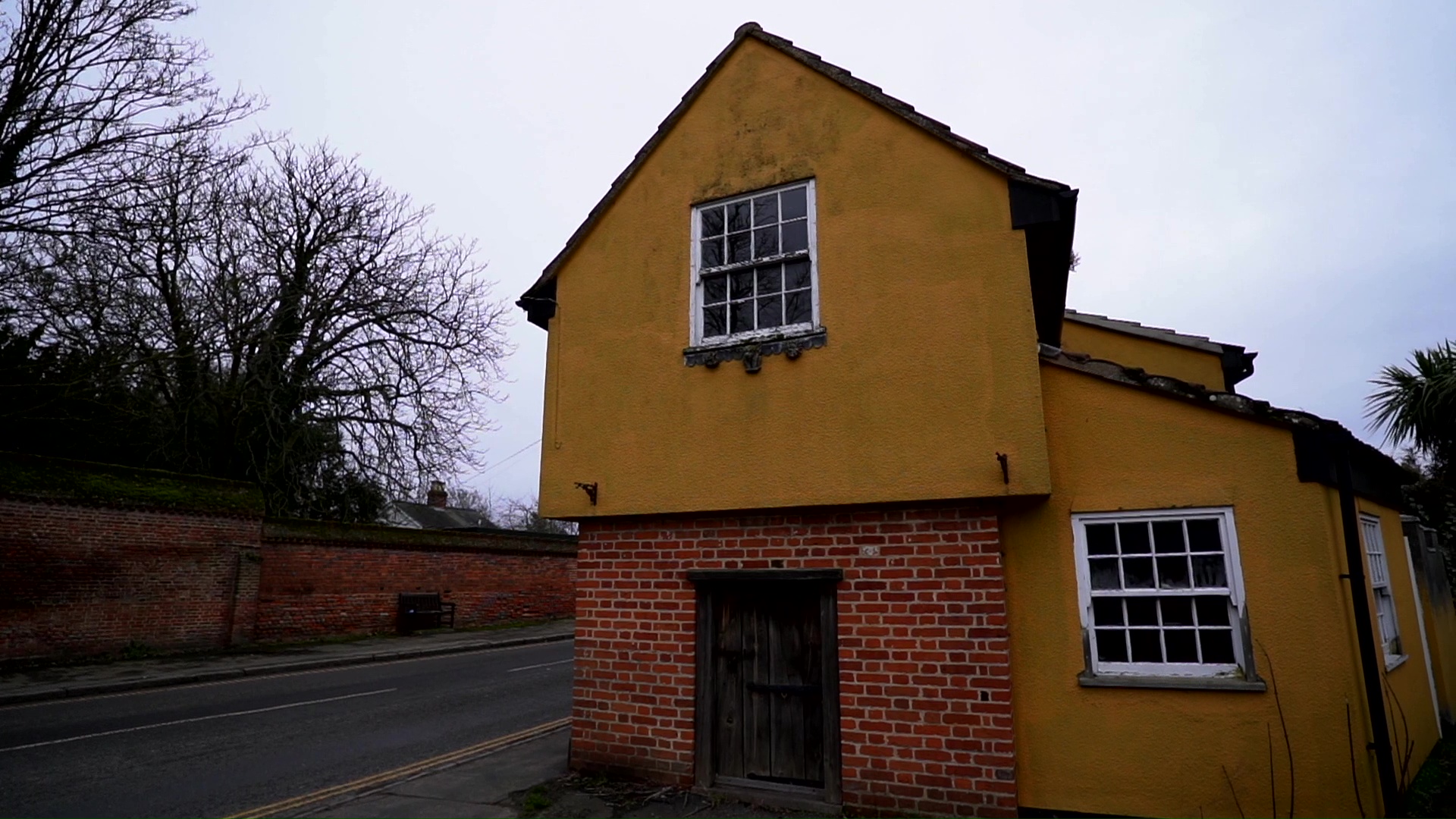 Ghost hunter couple buy Britain’s most haunted house and plan to live ...