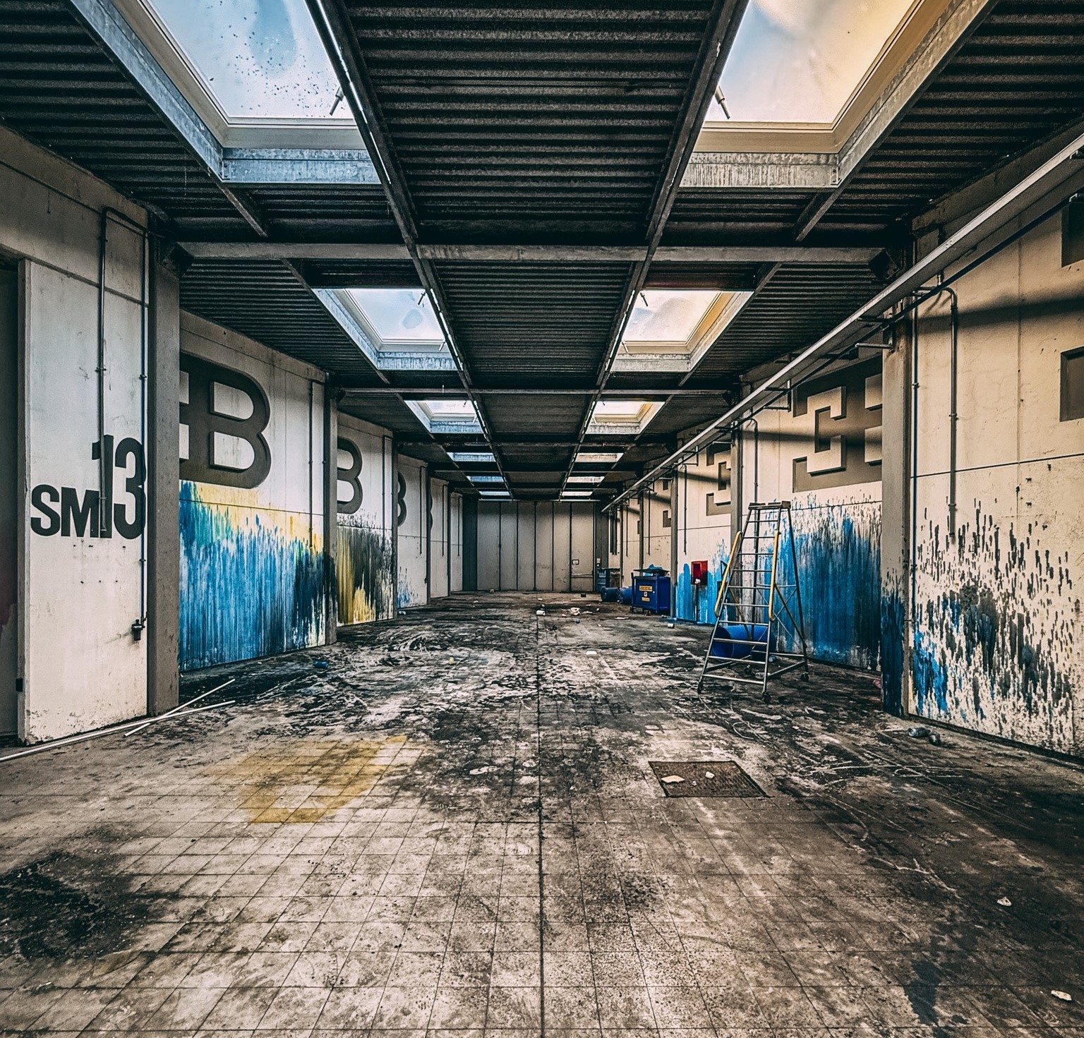 Inside luxury Bugatti sports car factory left abandoned for 30 years ...