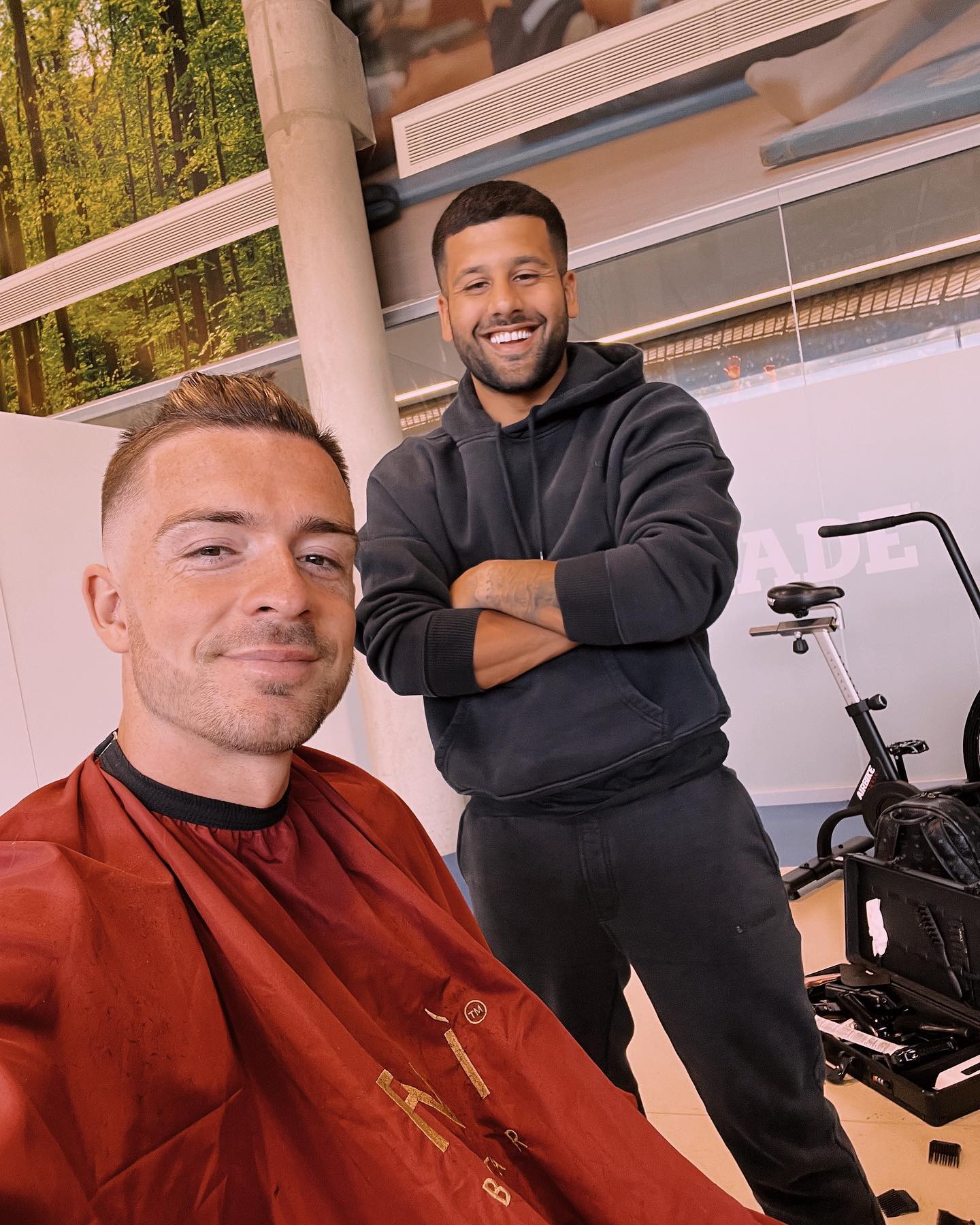 John Terry’s barber pranks him with giant comb mid haircut - What's The Jam