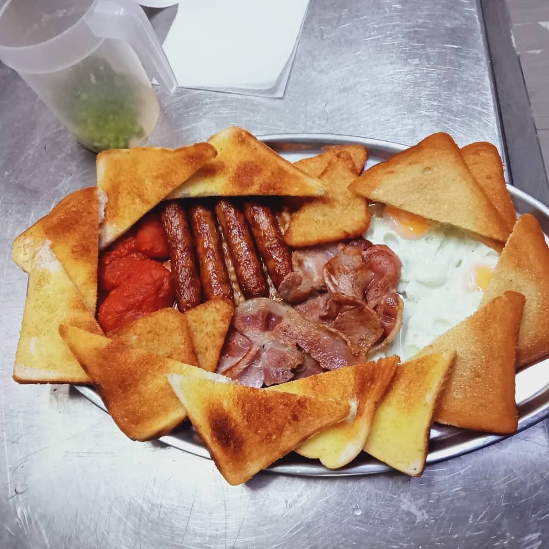 Brit holidaymaker mocked over ‘pathetic’ attempt at Benidorm belly ...