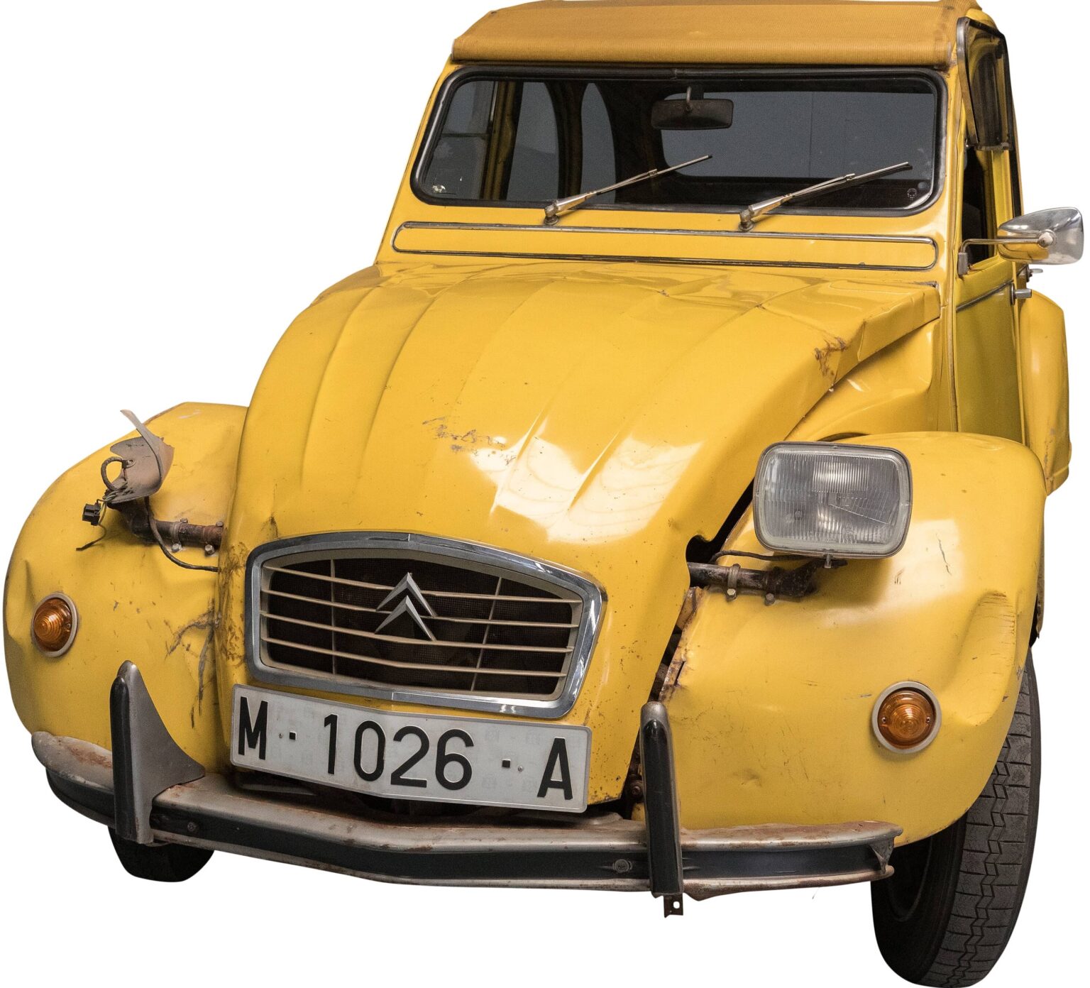 Vintage Citroën driven by Roger Moore in iconic James Bond car chase ...