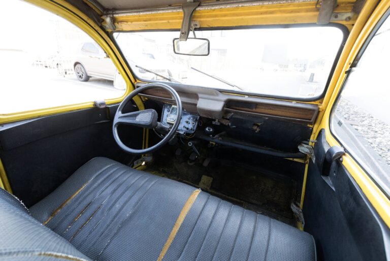 Vintage Citroën driven by Roger Moore in iconic James Bond car chase ...
