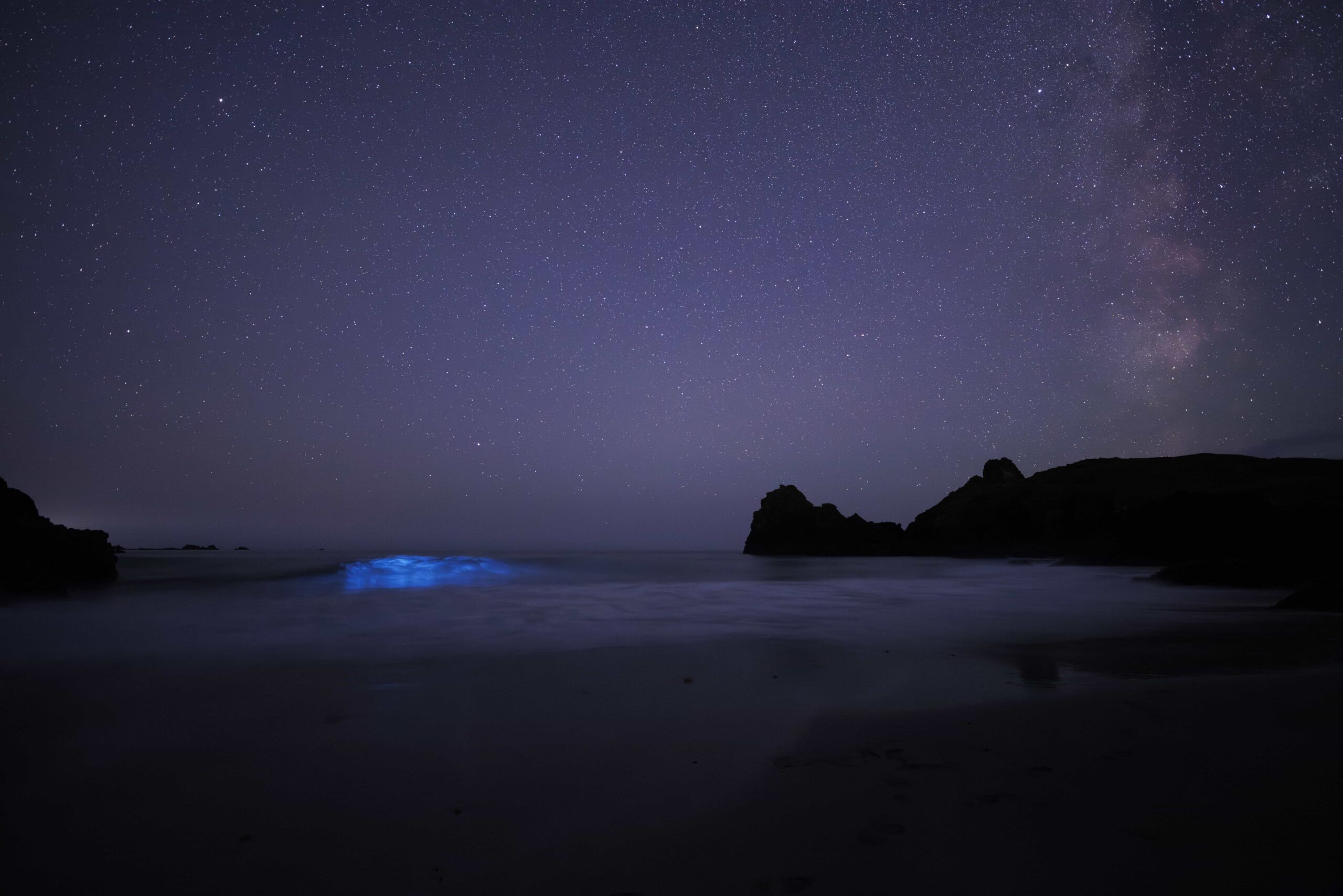 Spectacular view captured by hobby photographer as two wonders of ...