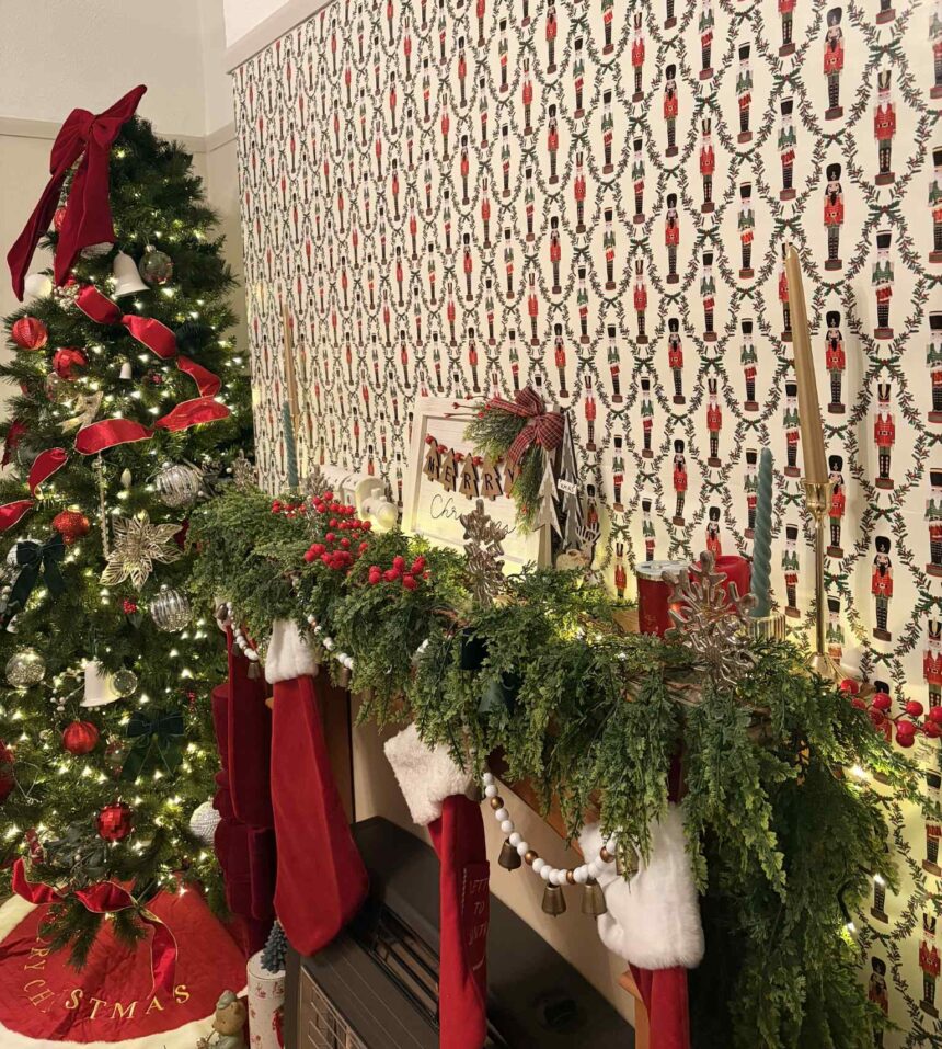 Clever mum turns lounge into Santa’s Grotto for just £8… by putting ...