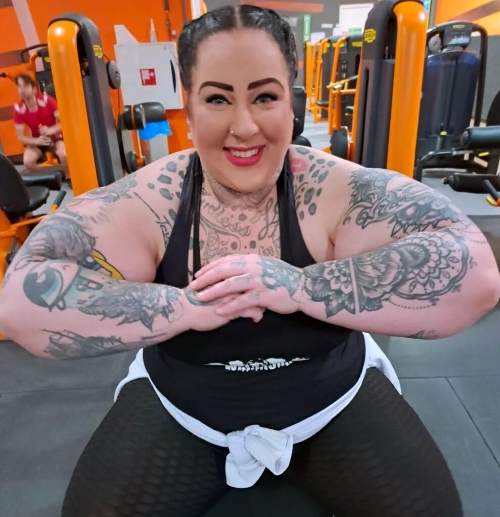 ‘Lady Hulk’ bodybuilder with biceps BIGGER than Arnold Schwarzenegger ...